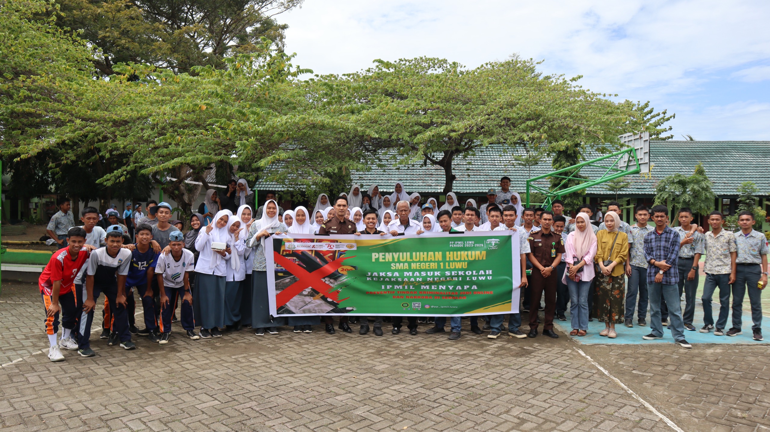 Kejari Luwu Bersama PP IPMIL Mengingatkan Kepada Pelajar Tentang Bahaya Judi Online Dan Narkoba ...